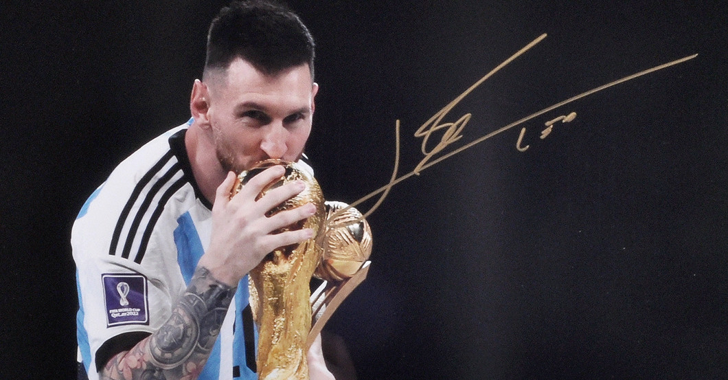 Lionel Messi Signed Photograph of his World Cup Win