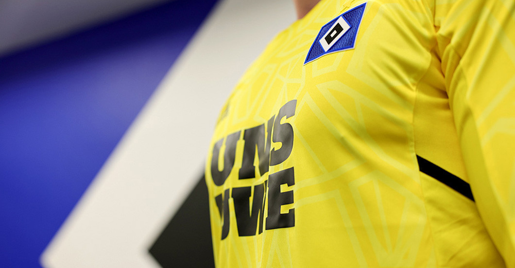 Zu Ehren von „UNS UWE“: Das HSV-Sondertrikot von Fernandes