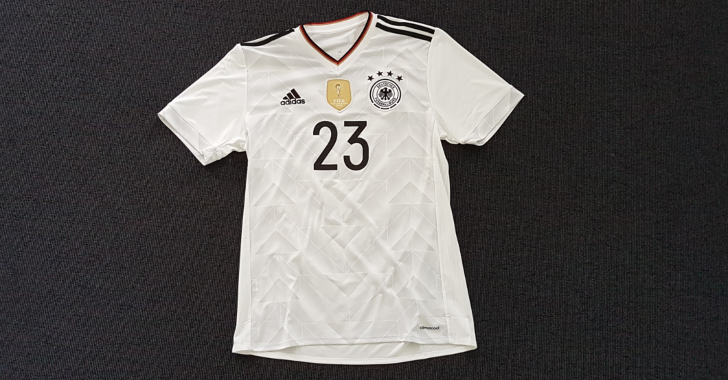 Diego Demmes getragenes Aufwärmshirt & Trikot signiert Diego Demmes getragenes Aufwärmshirt & Trikot signiert